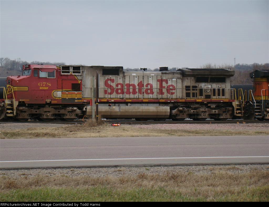 BNSF 678